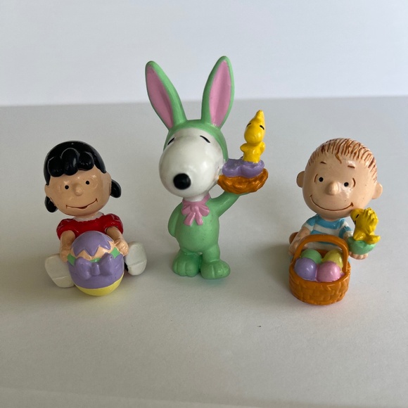 Peanuts | Toys | Vintage Peanuts Figurines Easter Bunny Snoopy Lucy Linus 99s Figurines | Poshmark